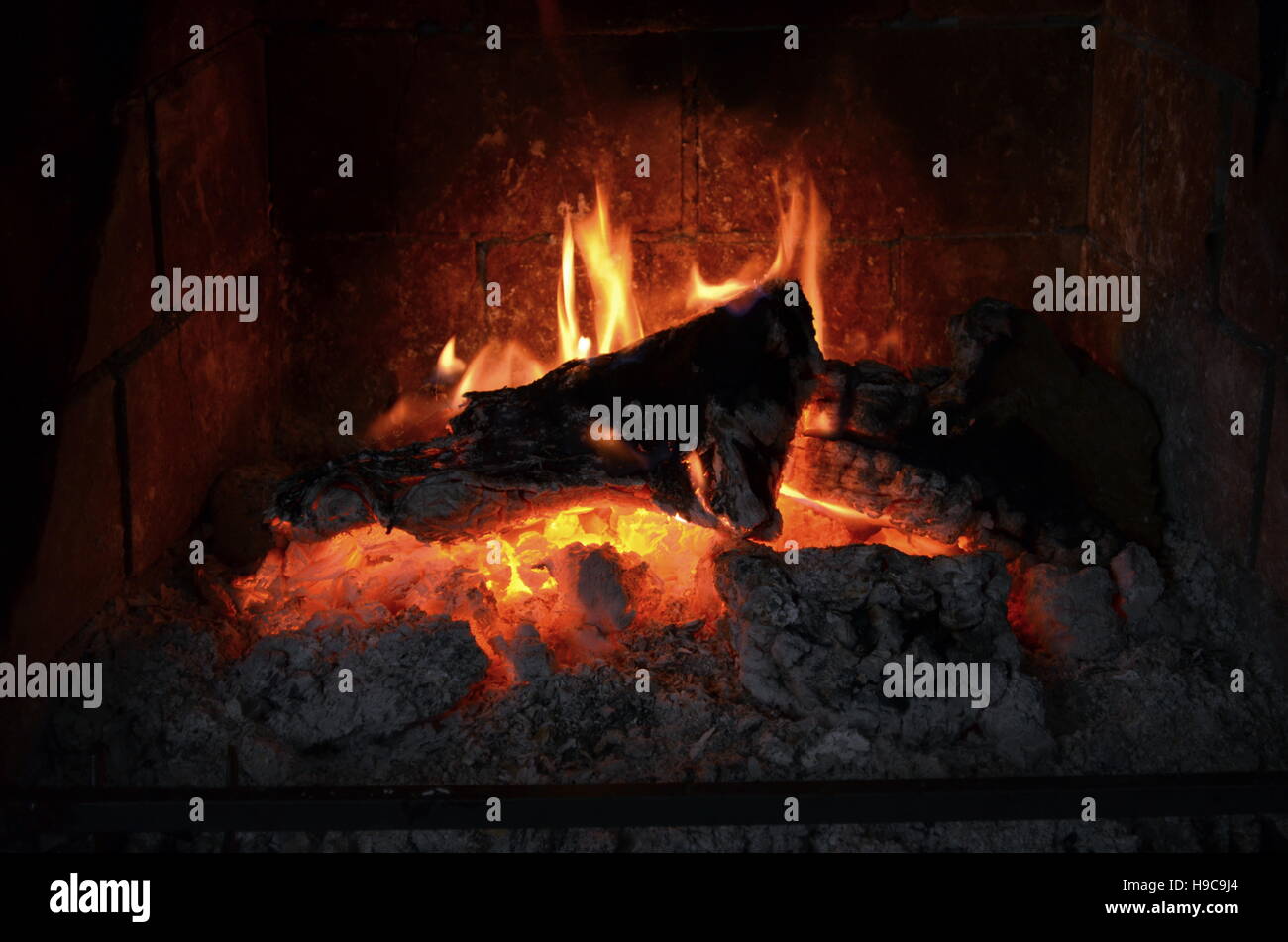 Burning hot fire place glowing red logs hi-res stock photography and ...