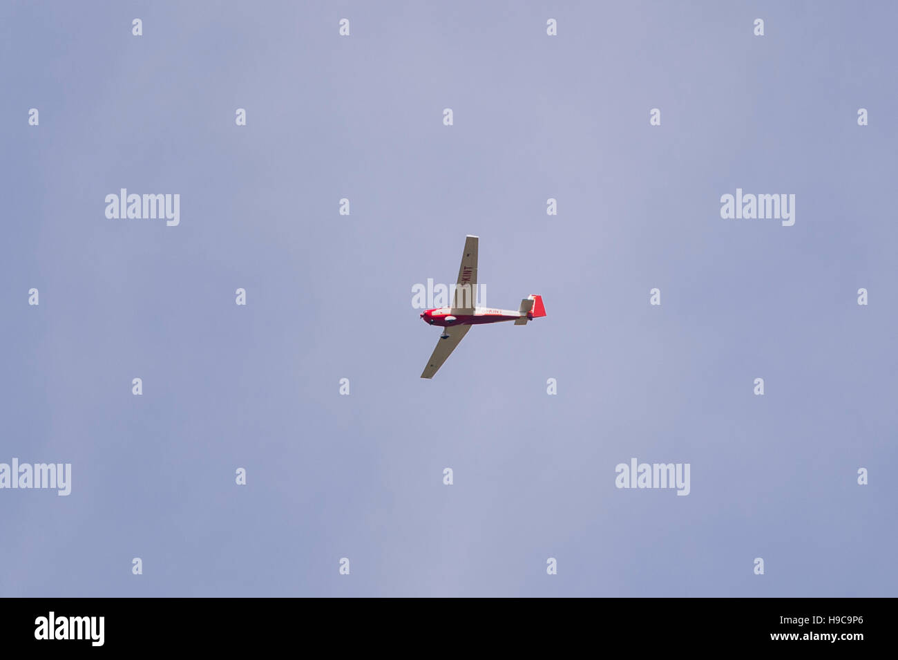 Light aircraft flying hi-res stock photography and images - Alamy