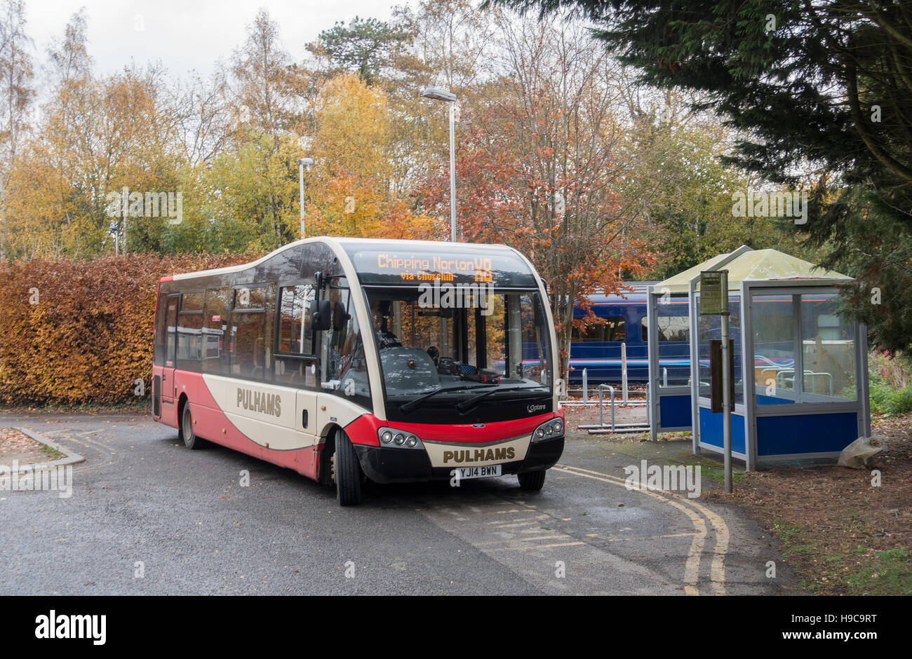 Pulhams X8 Bus Service from Kingam to Chipping Norton -1 Stock Photo ...