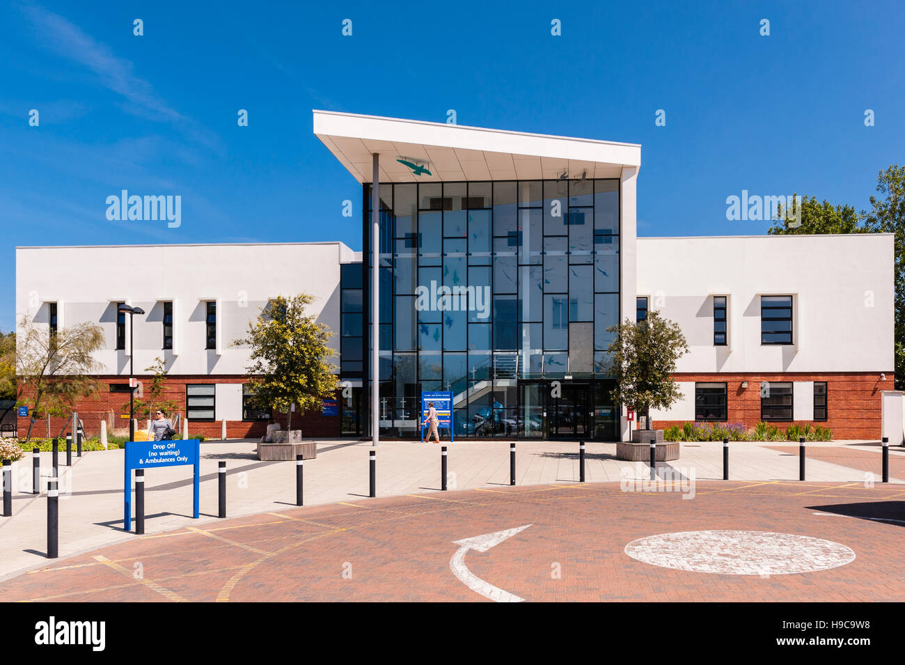 Hospital nhs outside exterior hi-res stock photography and images - Alamy