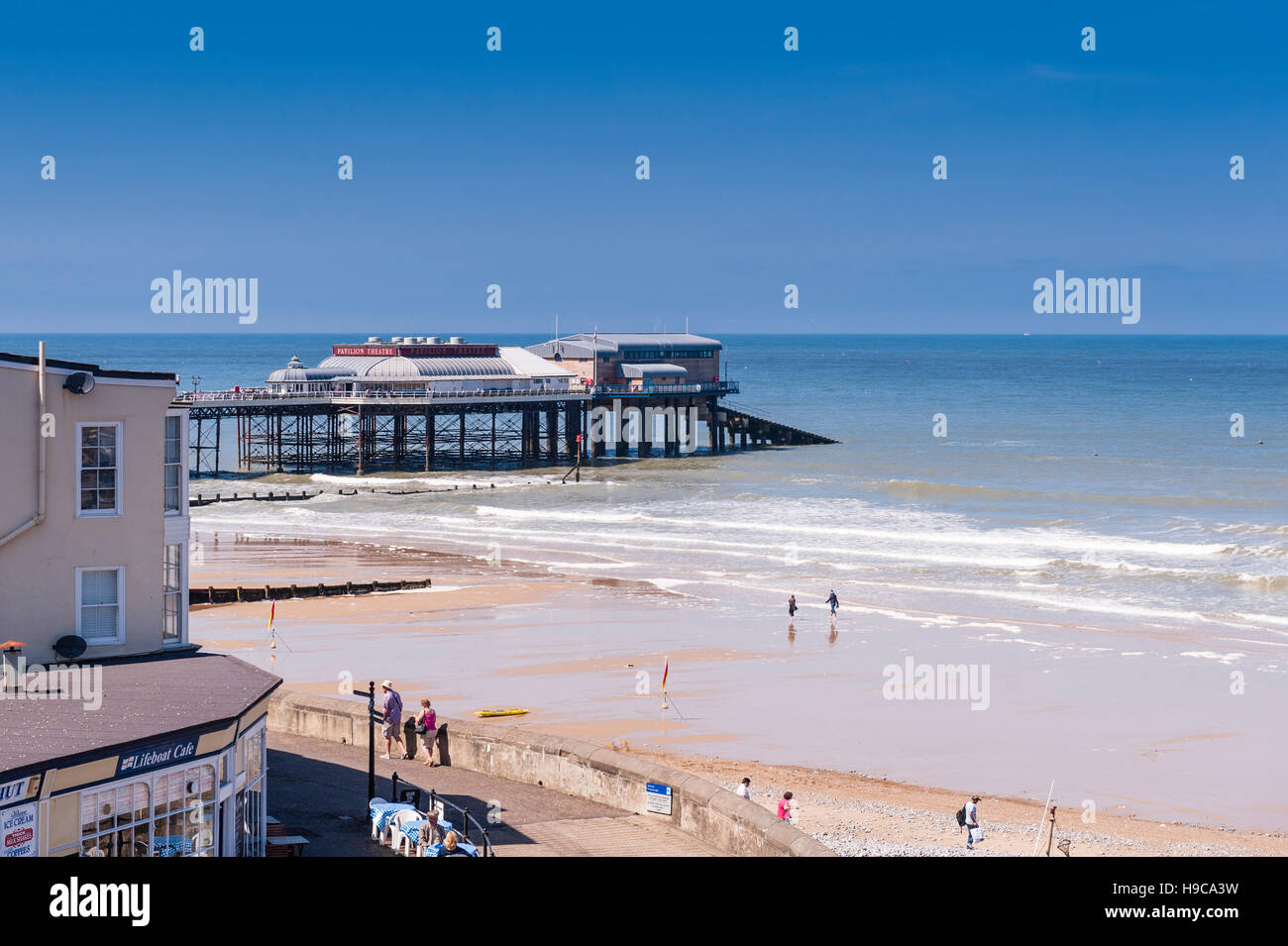The Pier and beach in Cromer , Norfolk , England , Britain , Uk Stock ...