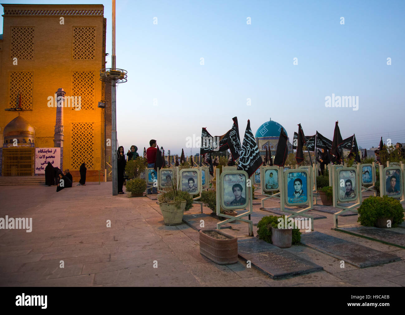 Families praying on the tomb of their sons killed in the iran iraq war ...