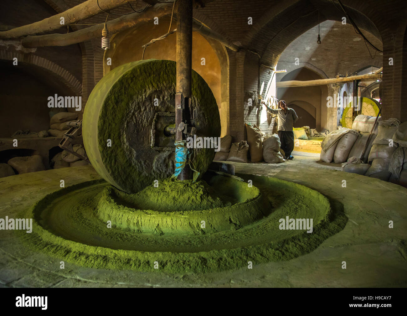 Iranian worker hi-res stock photography and images - Alamy