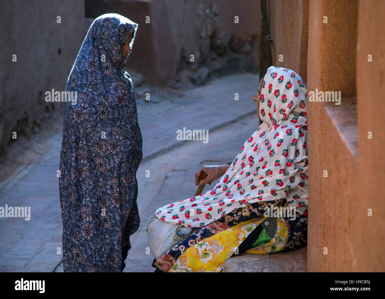 Iranian women wearing traditional floreal chadors in zoroastrian ...