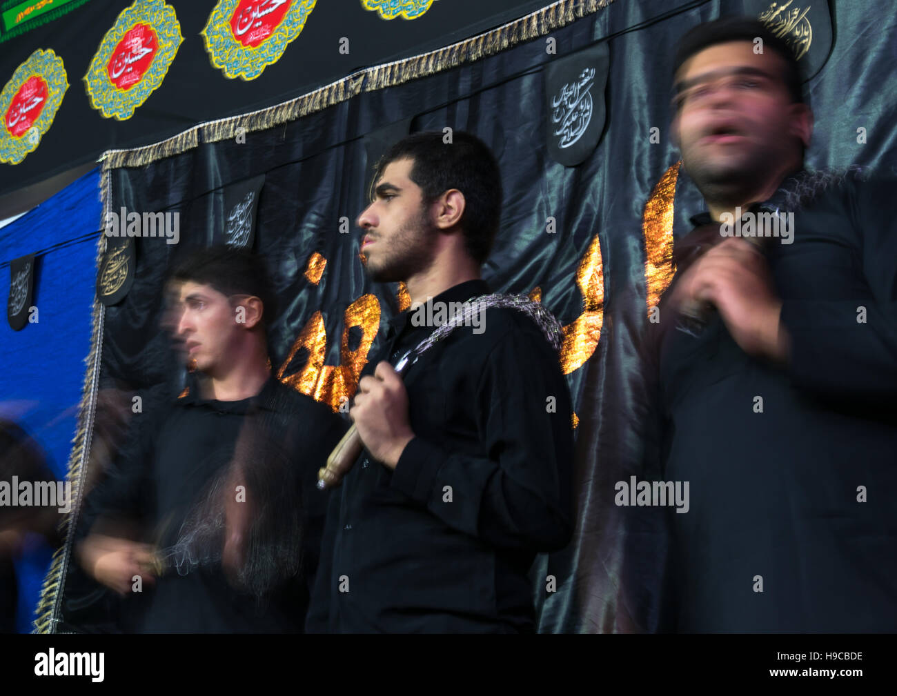 Iranian shiite muslim men beating themselves with iron chains to ...