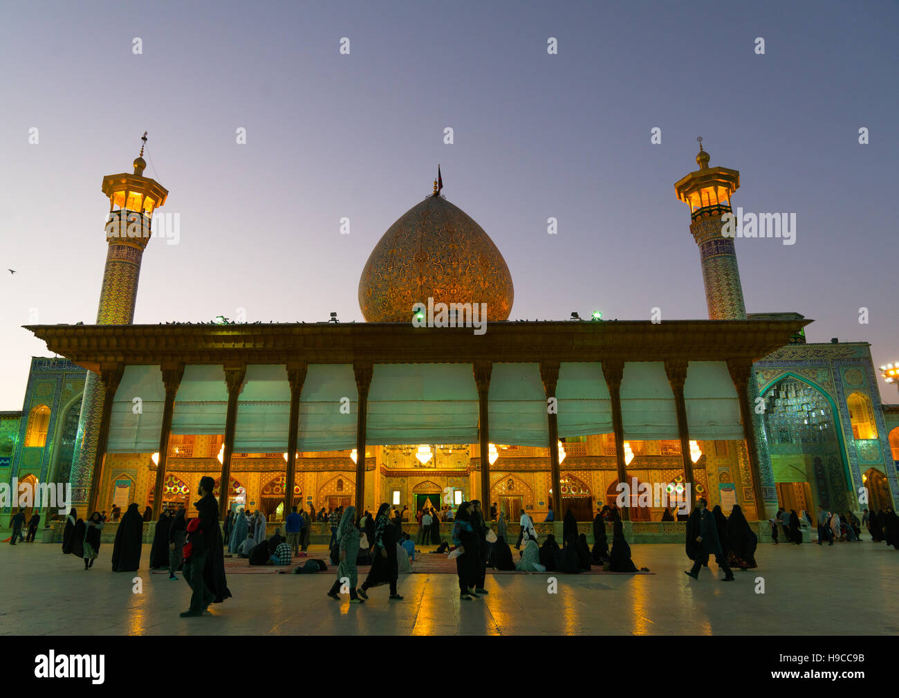Shah cheragh mosque shiraz exterior hi-res stock photography and images ...