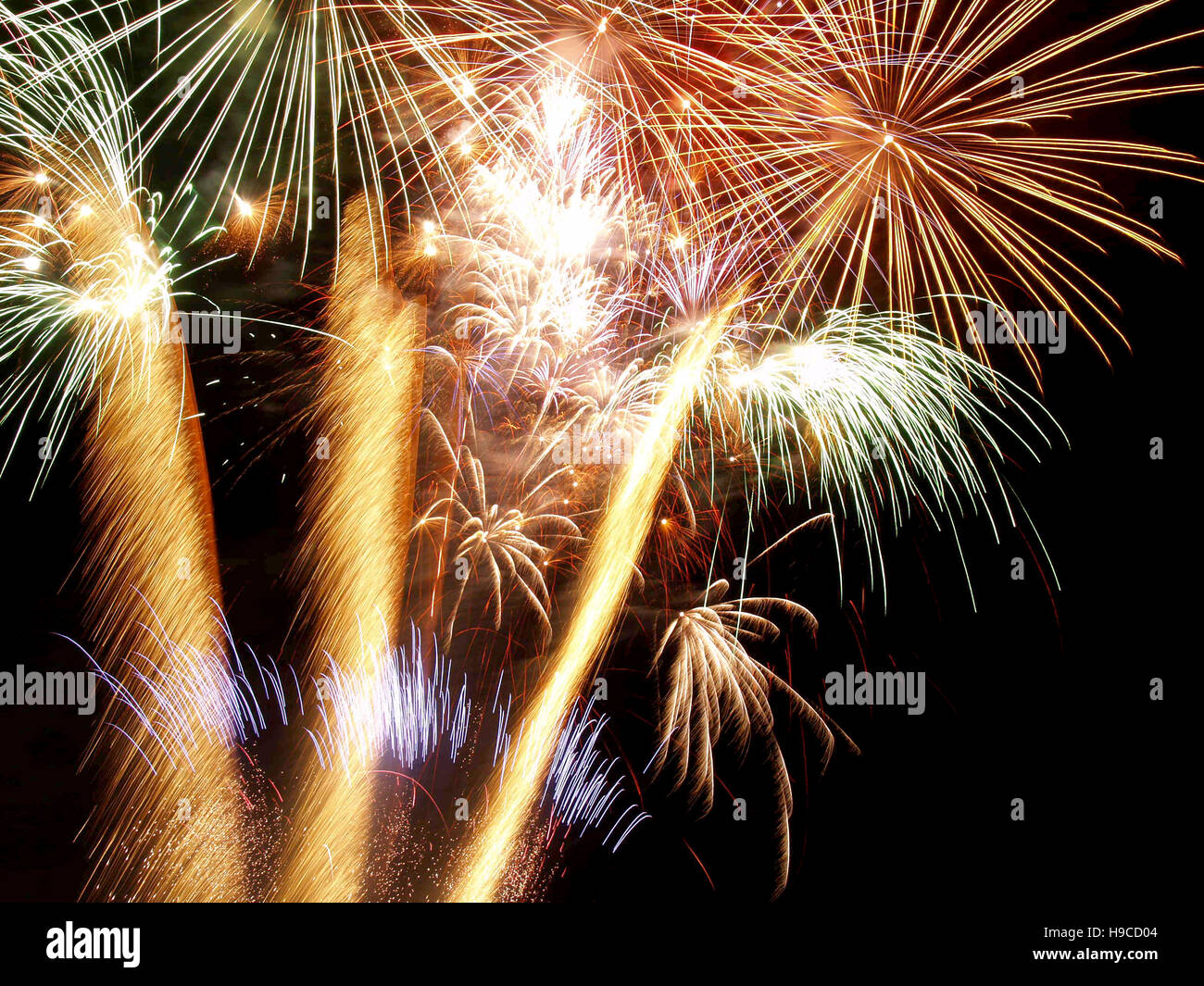 Palm tree shape fireworks hi-res stock photography and images - Alamy
