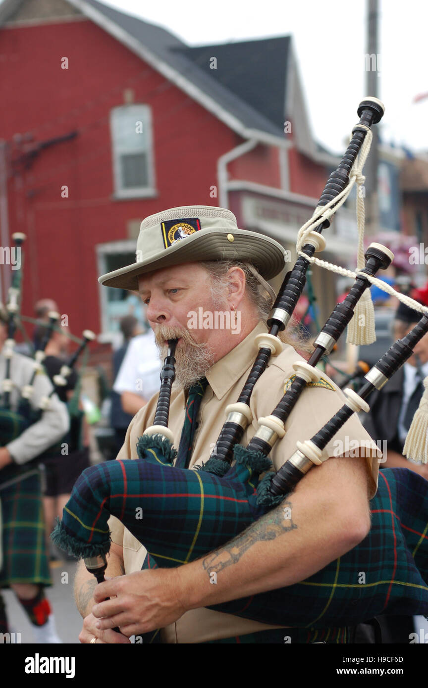 Man playing a bagpipe hi-res stock photography and images - Alamy