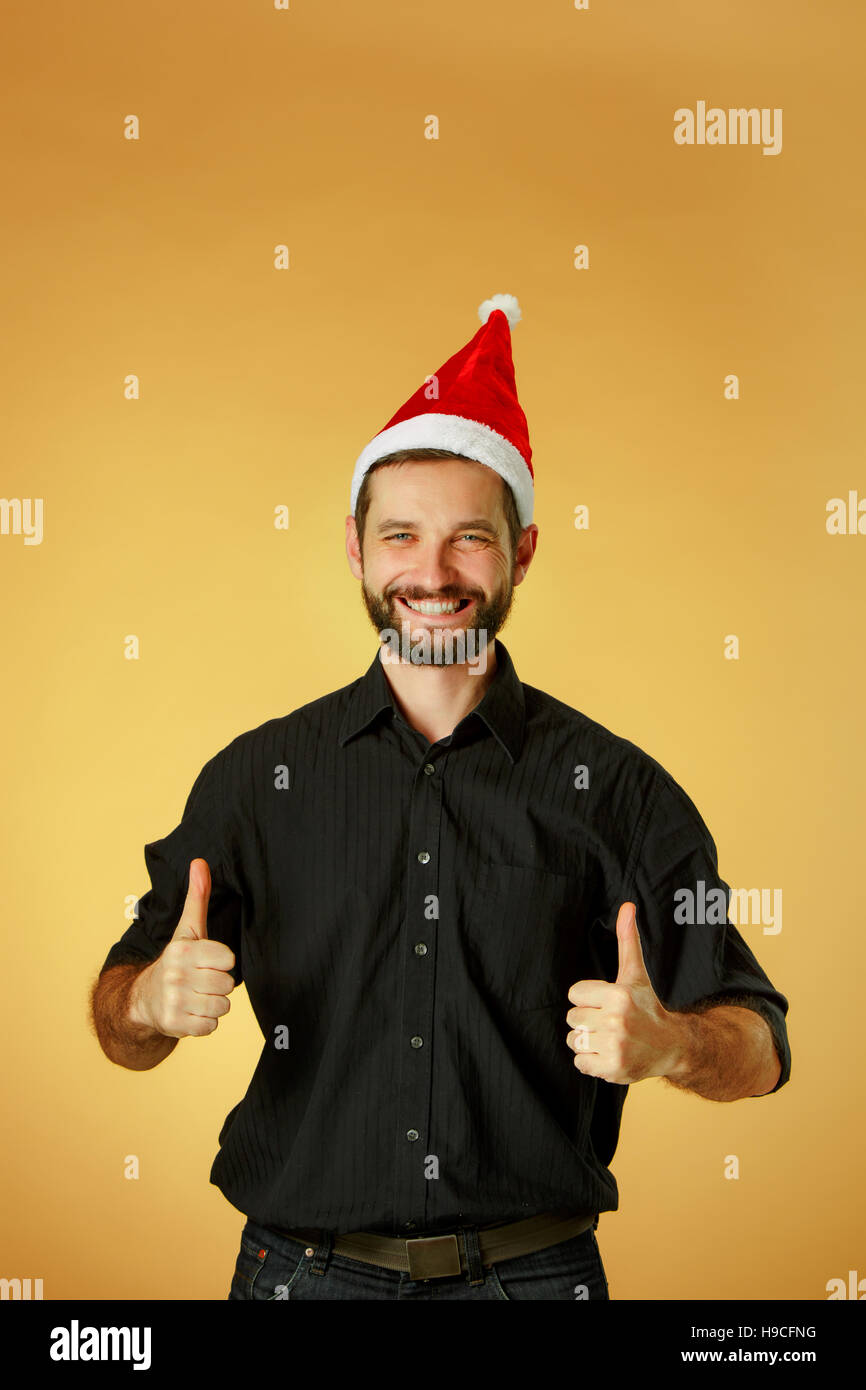 Smiling christmas man wearing a santa hat Stock Photo - Alamy