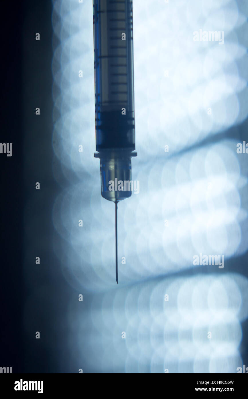 Medical injection syring hypodermic needle for insulin injections in diabetic patients and ...