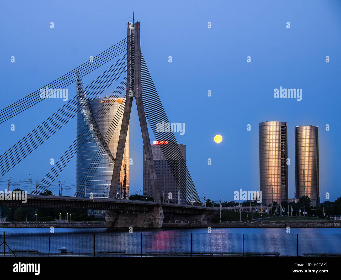 Cable braced bridge hi-res stock photography and images - Alamy