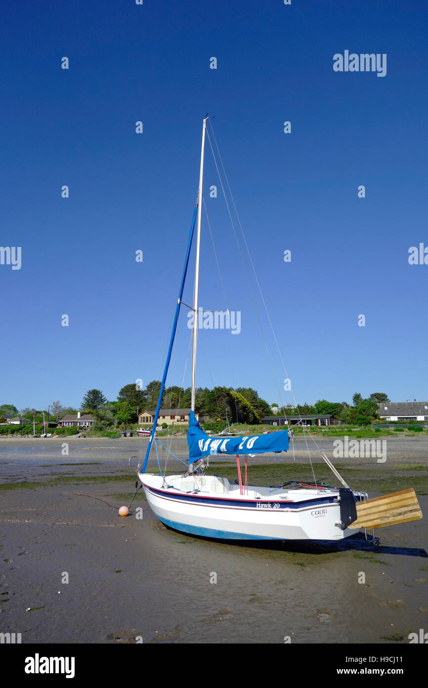 Sailing masts on beach hi-res stock photography and images - Alamy