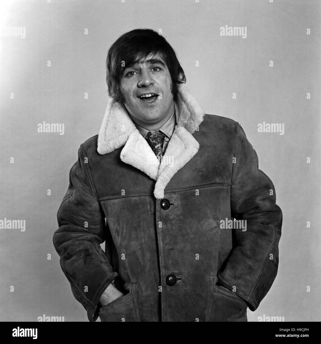 Der irische Sänger Joe Dolan beim Fotoshooting, Deutschland 1960er ...