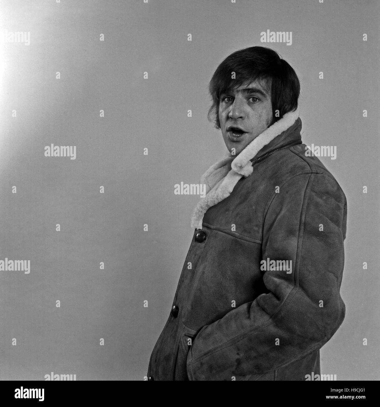 Der irische Sänger Joe Dolan beim Fotoshooting, Deutschland 1960er ...