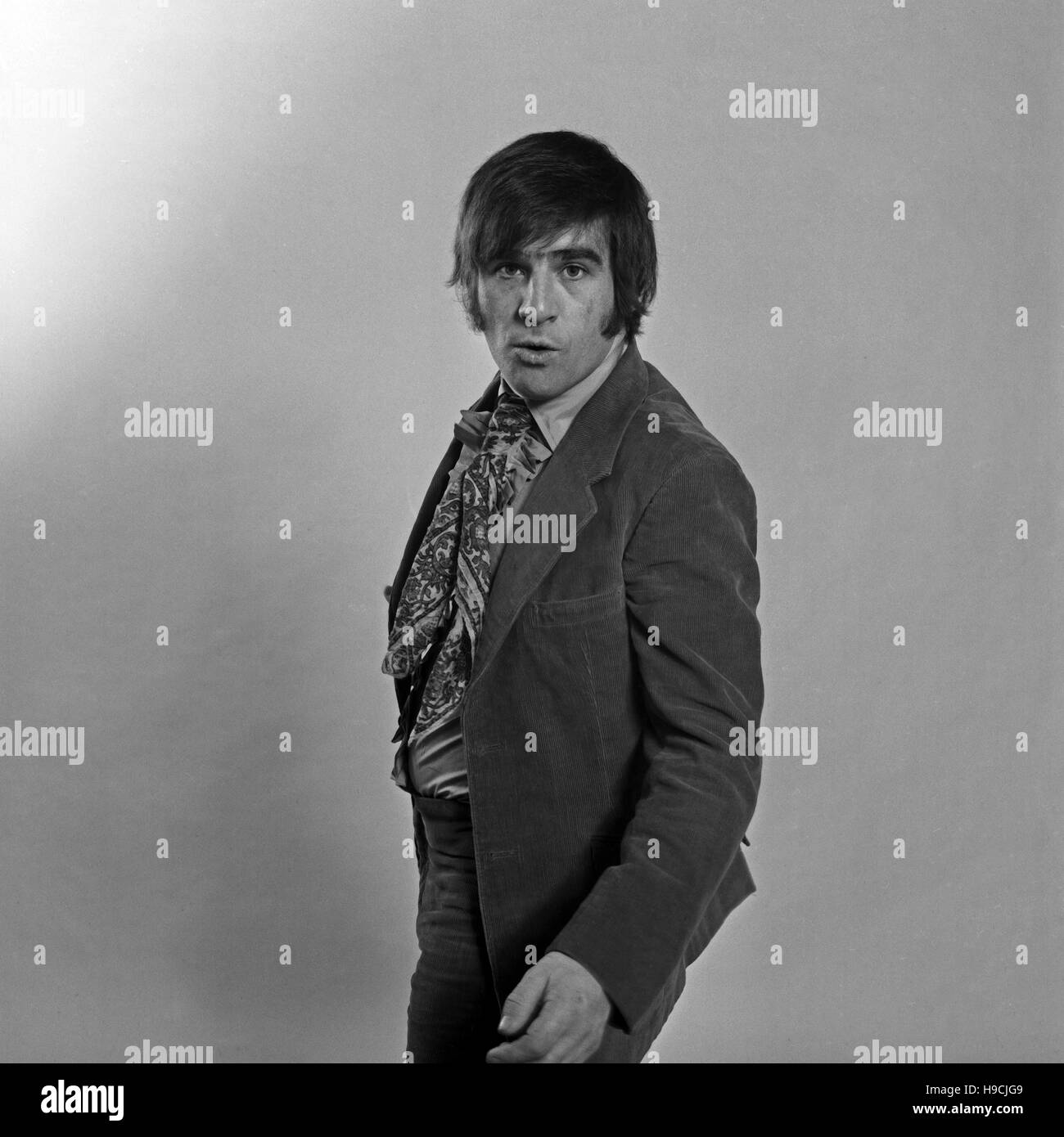 Der irische Sänger Joe Dolan beim Fotoshooting, Deutschland 1960er ...