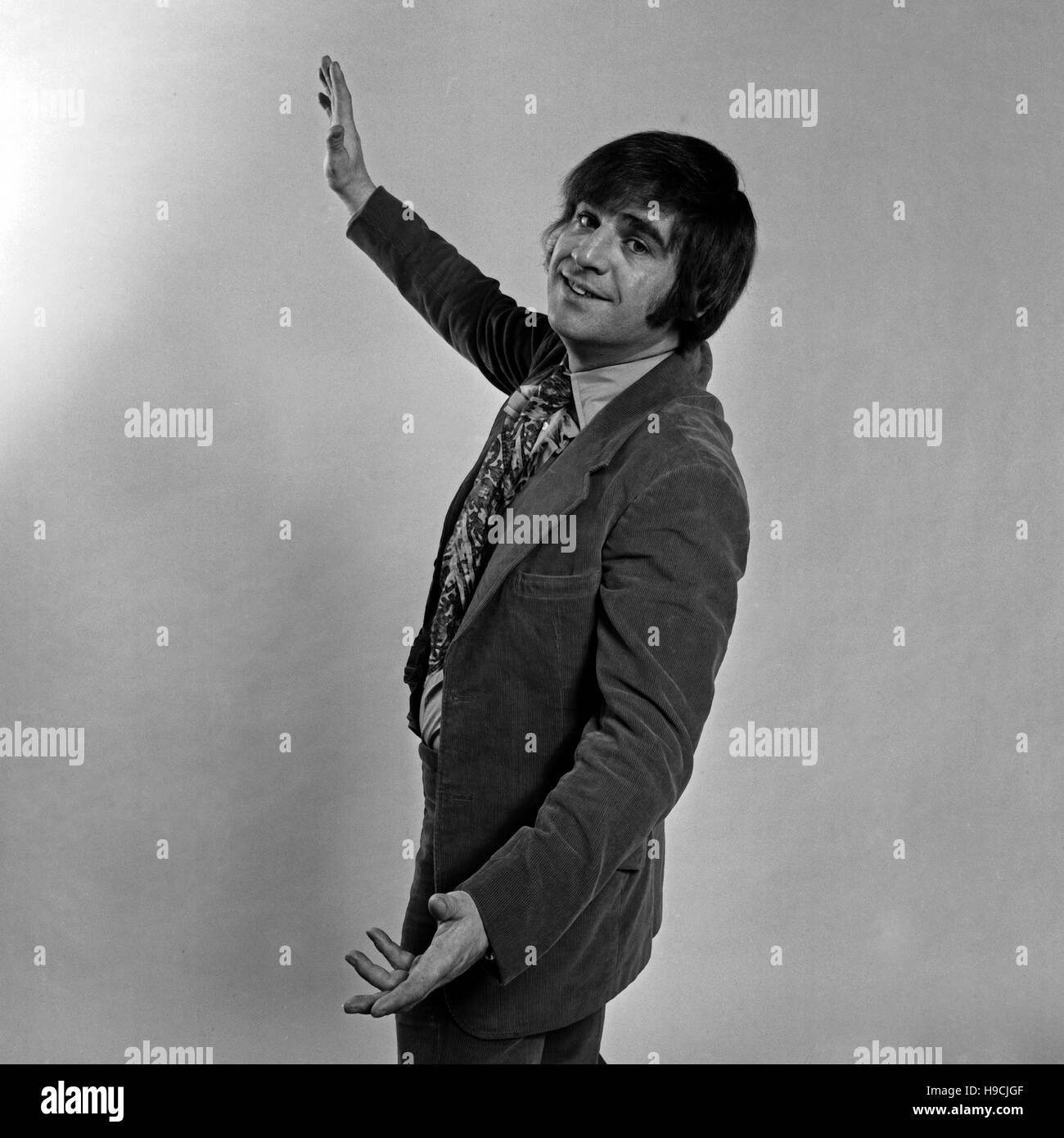 Der irische Sänger Joe Dolan beim Fotoshooting, Deutschland 1960er ...