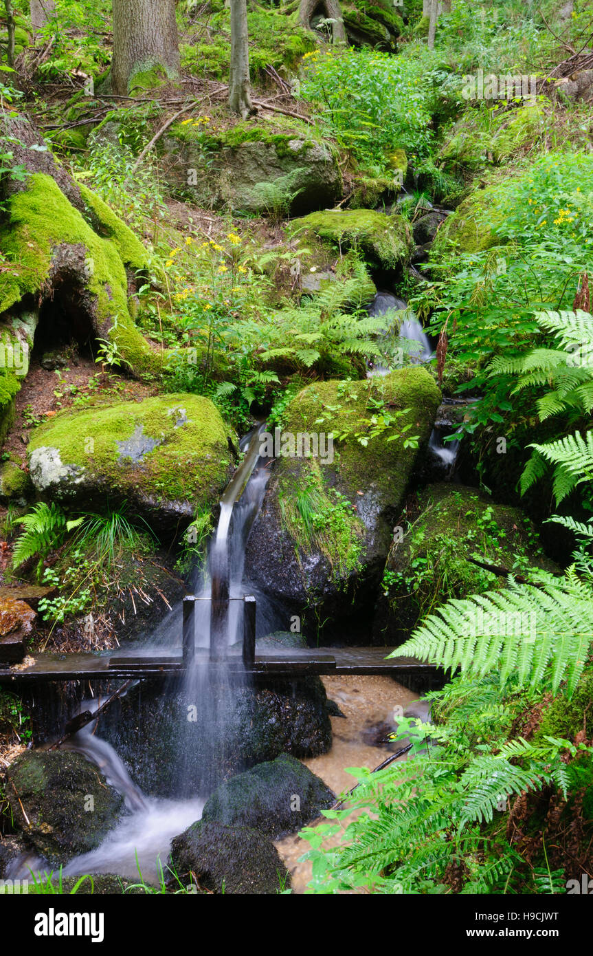 Stream flowing over water wheel hi-res stock photography and images - Alamy