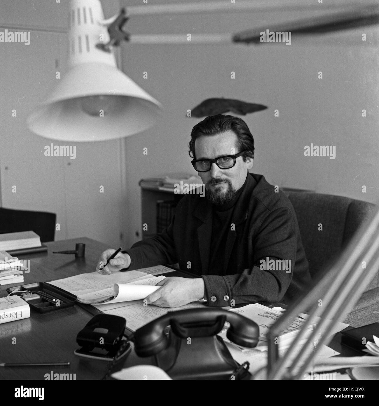 Deutscher Autor und Dramaturg Werner Klipper in Hamburg, Deutschland ...