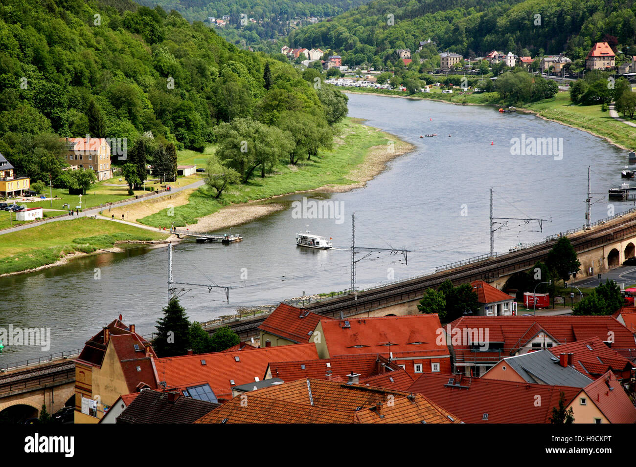 Elbe crossing hi-res stock photography and images - Alamy