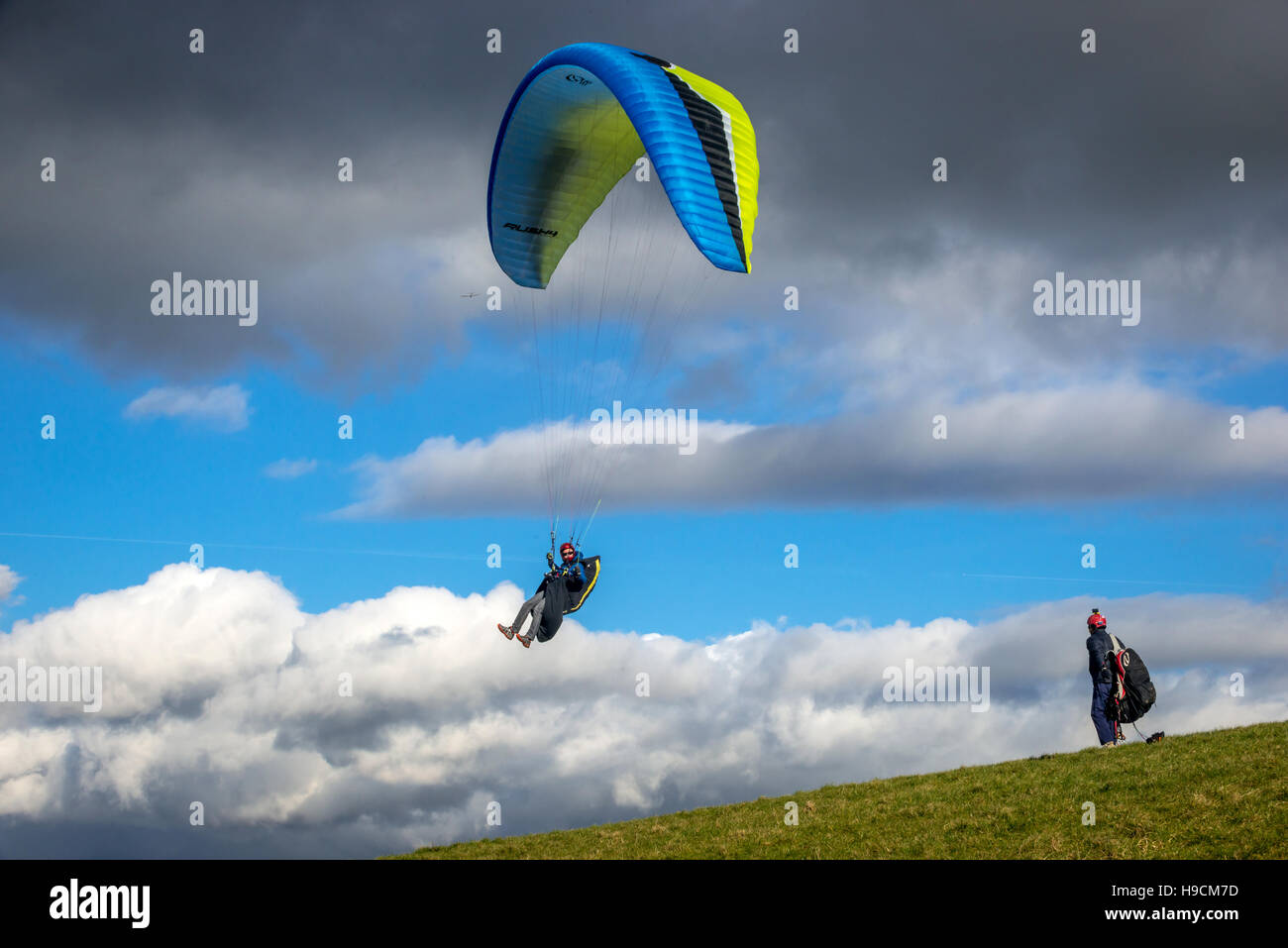 Parascender flying over the South Downs at Devil's Dyke Stock Photo - Alamy