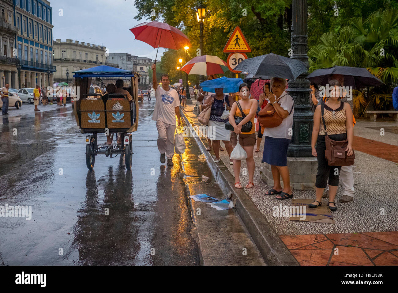 Havana, Cuba: Waiting for a taxi, rainy evening Stock Photo - Alamy