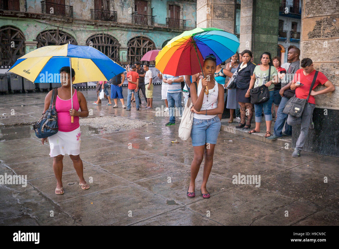 Havana, Cuba: Waiting for a taxi, rainy evening Stock Photo - Alamy