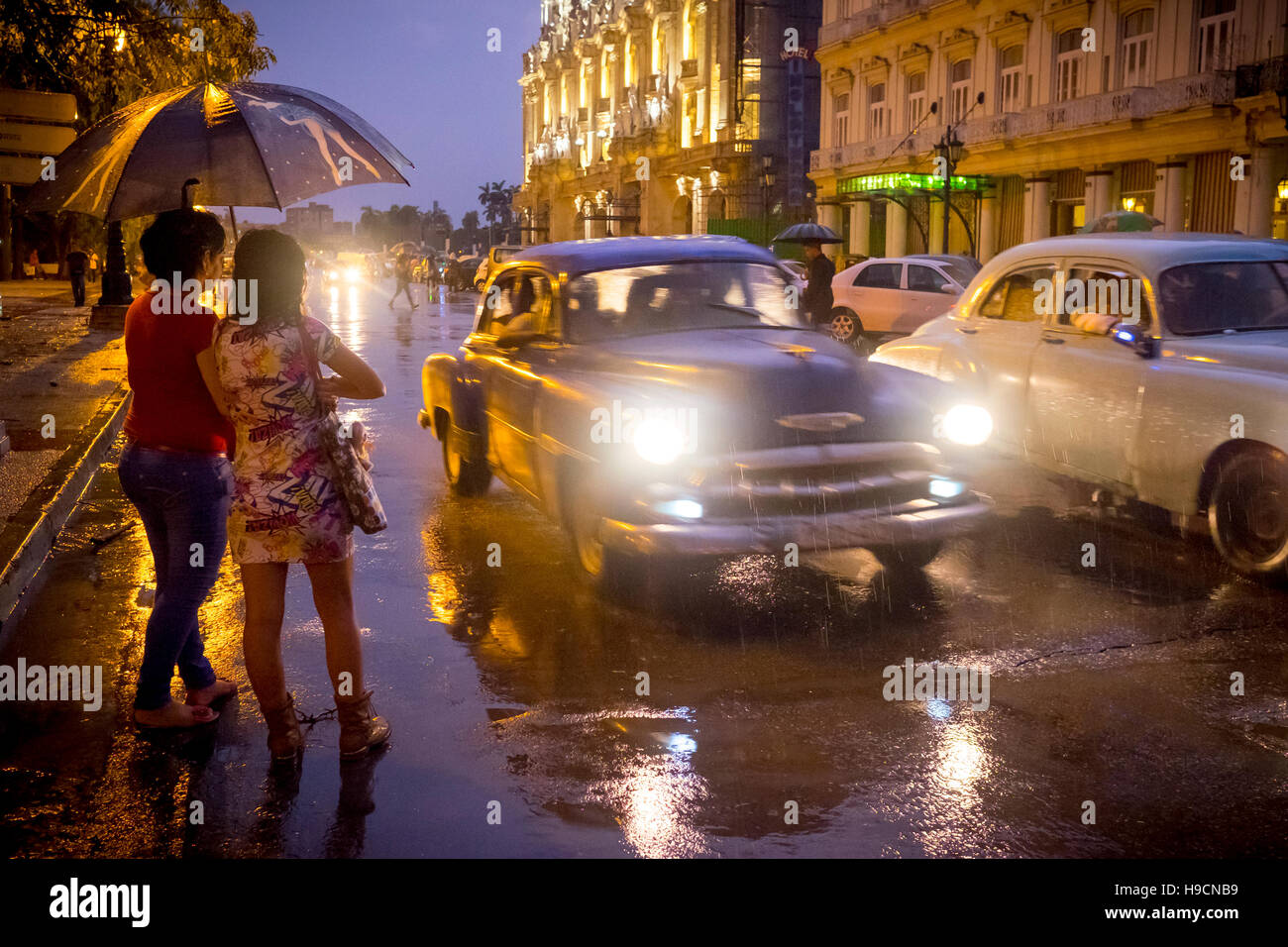 Havana, Cuba: Waiting for a taxi, rainy evening Stock Photo - Alamy