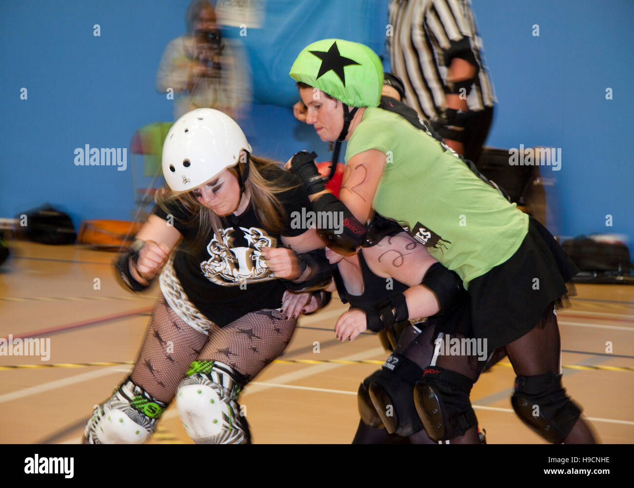 Roller derby skaters in action Stock Photo - Alamy