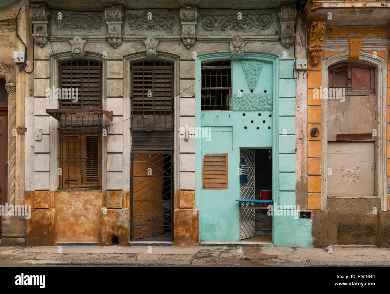 Havana, Cuba: Wall and doorway details Stock Photo - Alamy