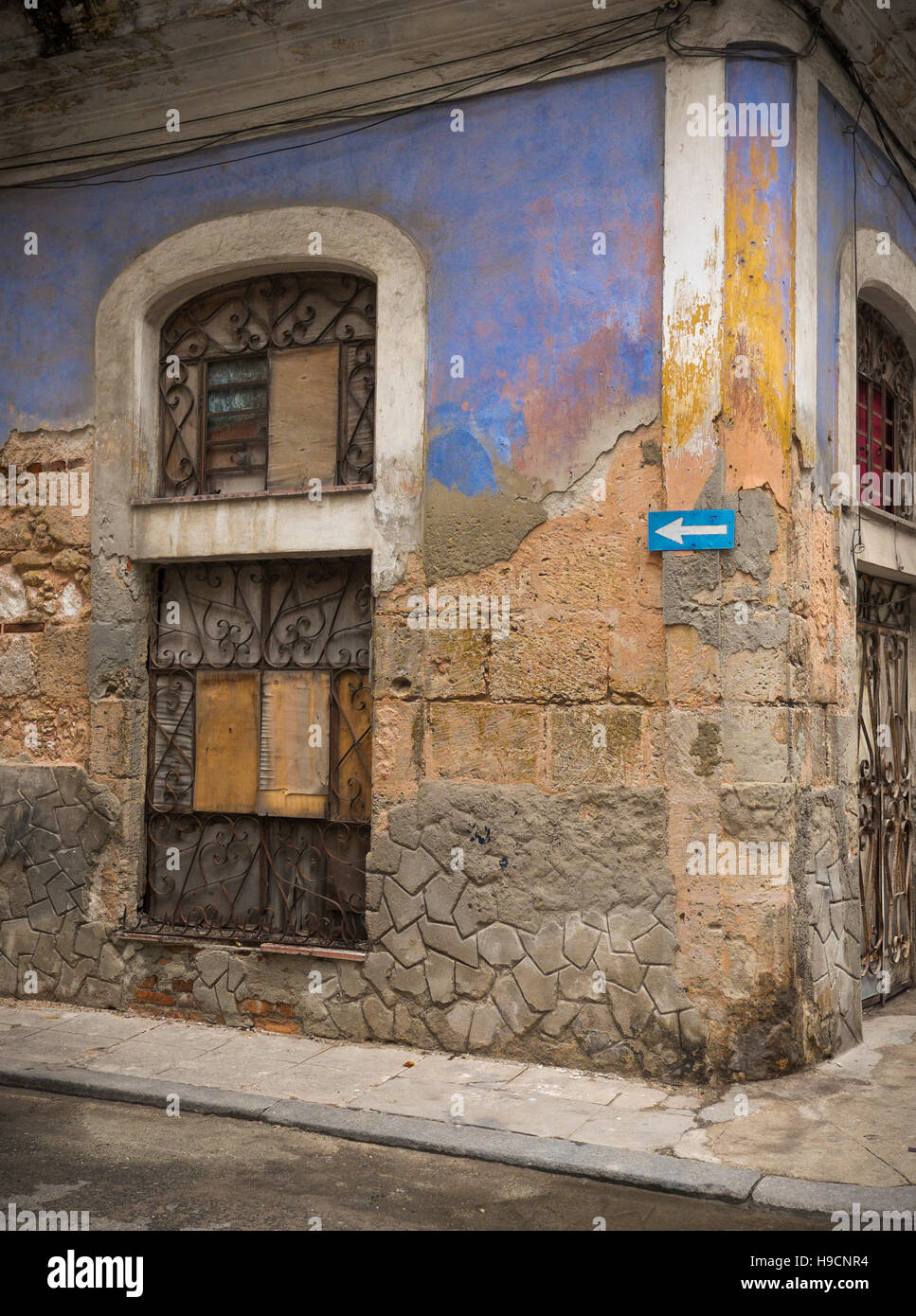 Havana, Cuba: Wall and doorway details Stock Photo - Alamy