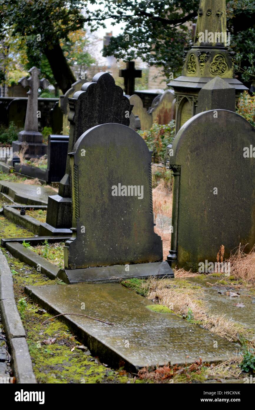 Memorial in memoriam overgrown hi-res stock photography and images - Alamy