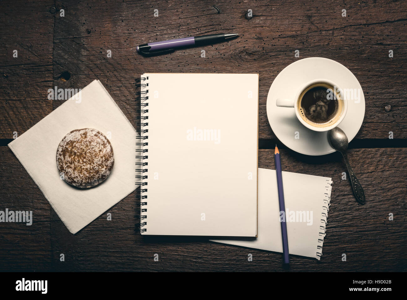 Notepad writing wood hi-res stock photography and images - Alamy