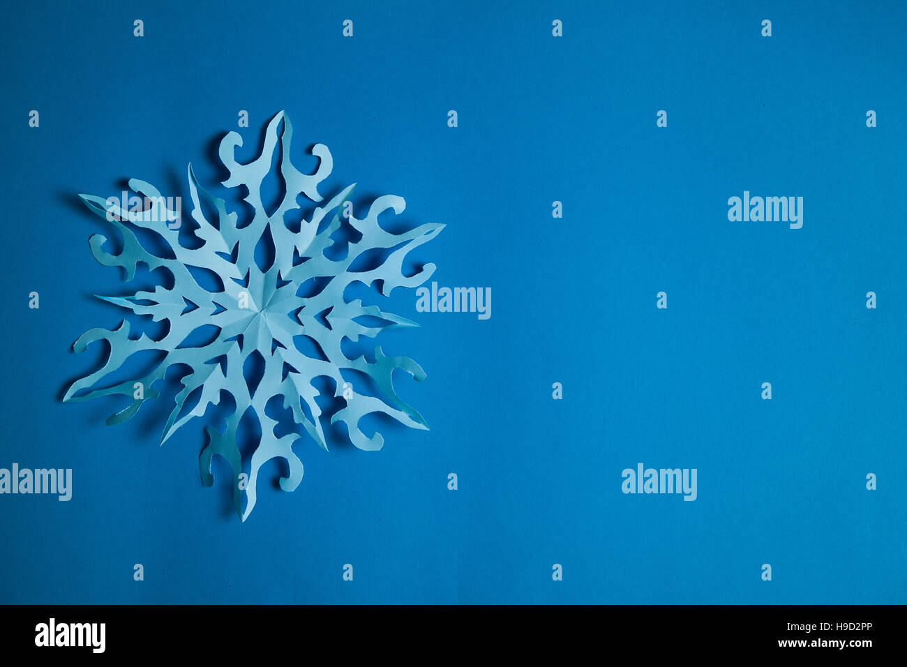 Blue paper snowflake hi-res stock photography and images - Alamy