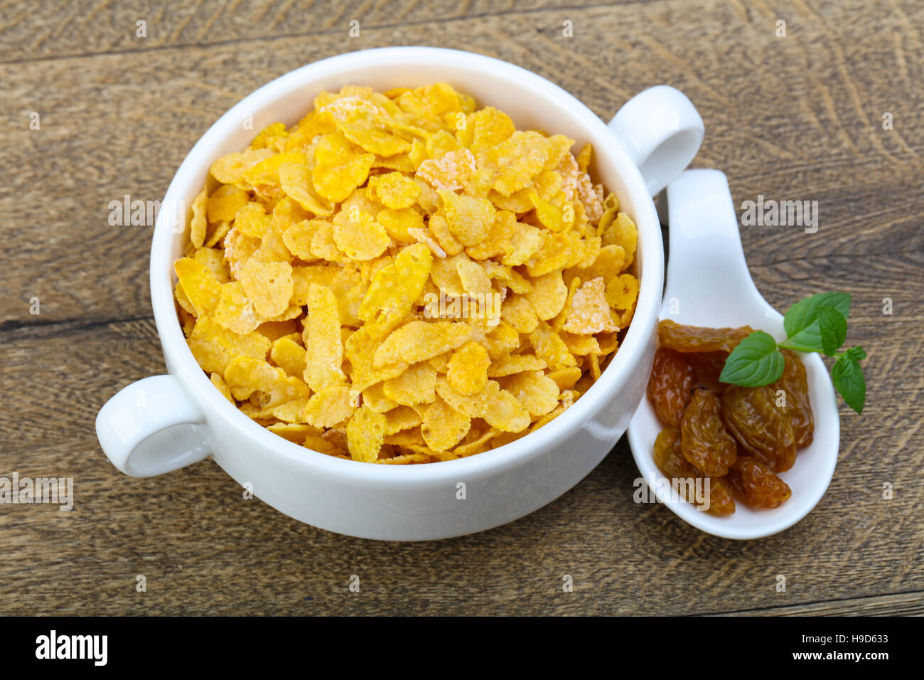 Corn flakes with raisin - dietary fitness breakfast Stock Photo - Alamy