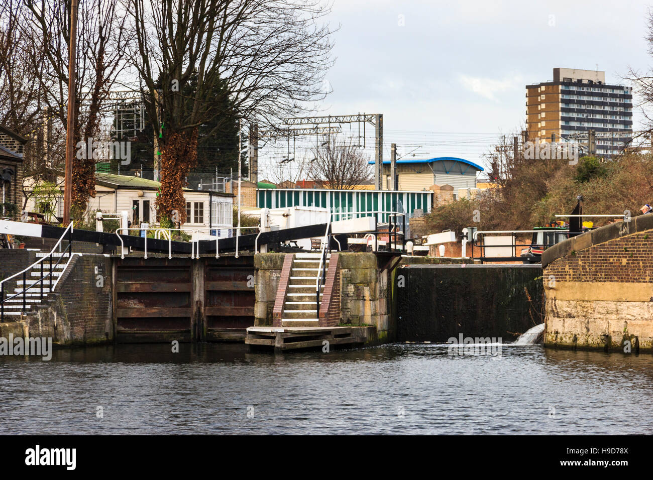 Regeneration of regents canal towpath hi-res stock photography and ...