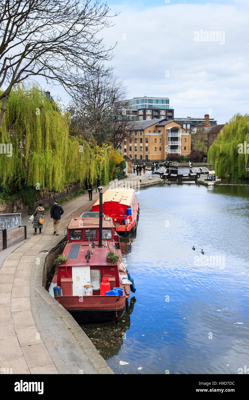 North london canal islington hi-res stock photography and images - Alamy
