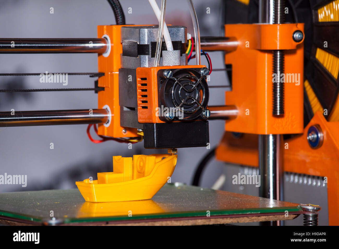 3d printer printing Stock Photo - Alamy