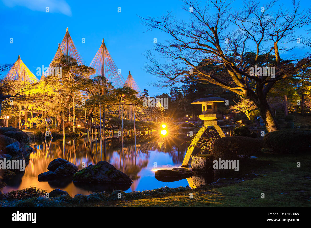 Light-up of Kenrokuen Garden and Kanazawa Castle Park in Kanazawa ...