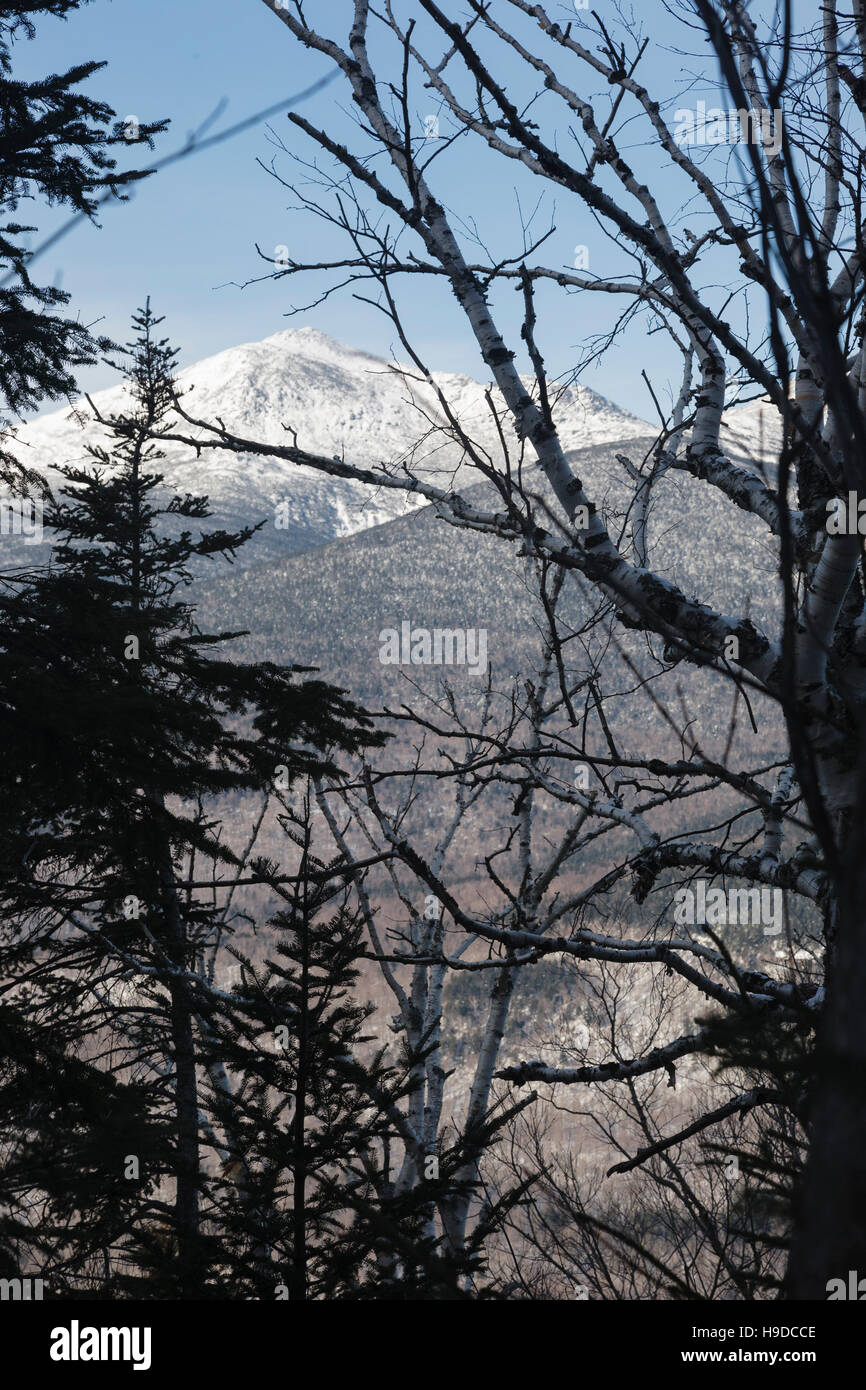 Hiking on Imp Trail during the winter months in the scenic landscape of ...