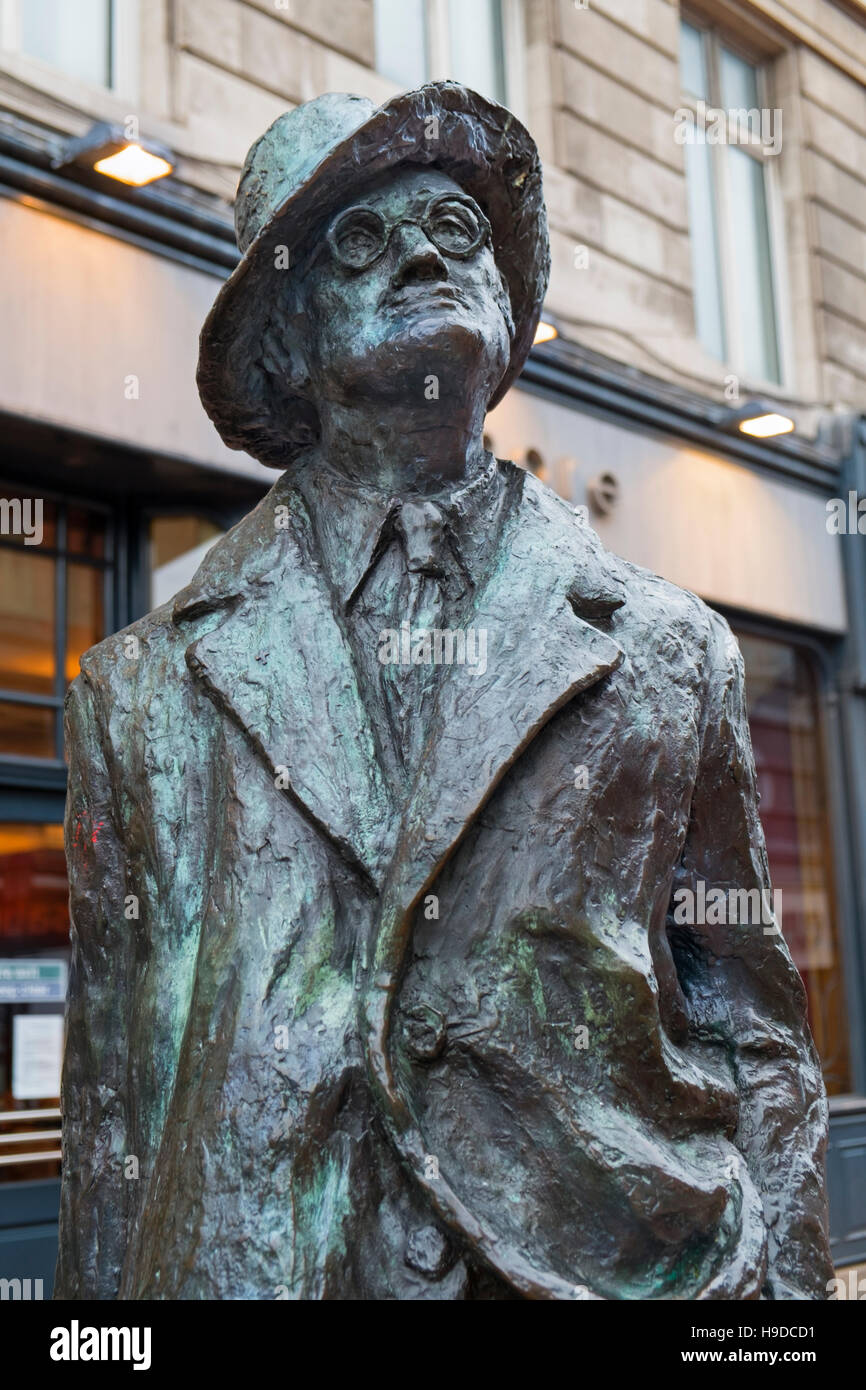 James Joyce statue Dublin Ireland Stock Photo - Alamy