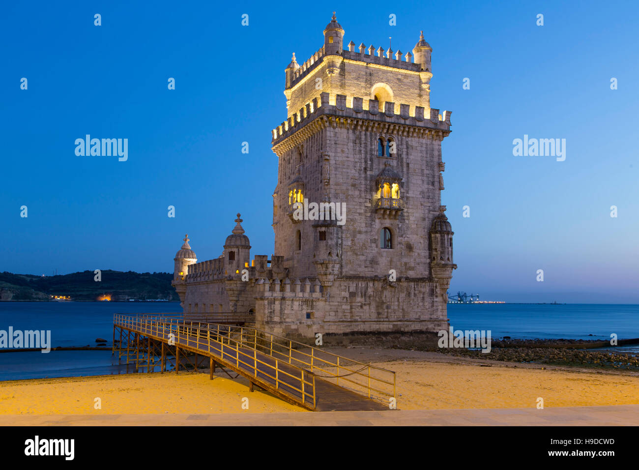 Famous torre de belem in lisboa hi-res stock photography and images - Alamy