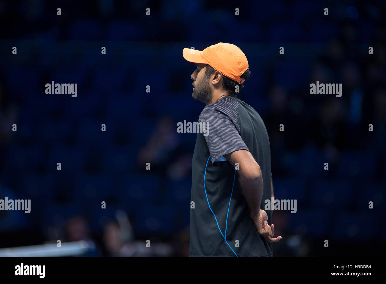 Hand signals hi-res stock photography and images - Alamy