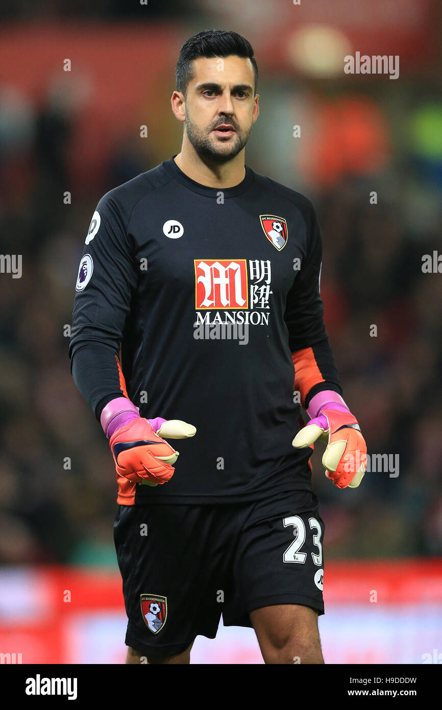 Bournemouth goalkeeper adam federici hi-res stock photography and ...
