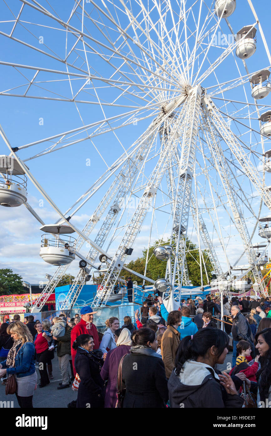 Uk crowds hi-res stock photography and images - Alamy