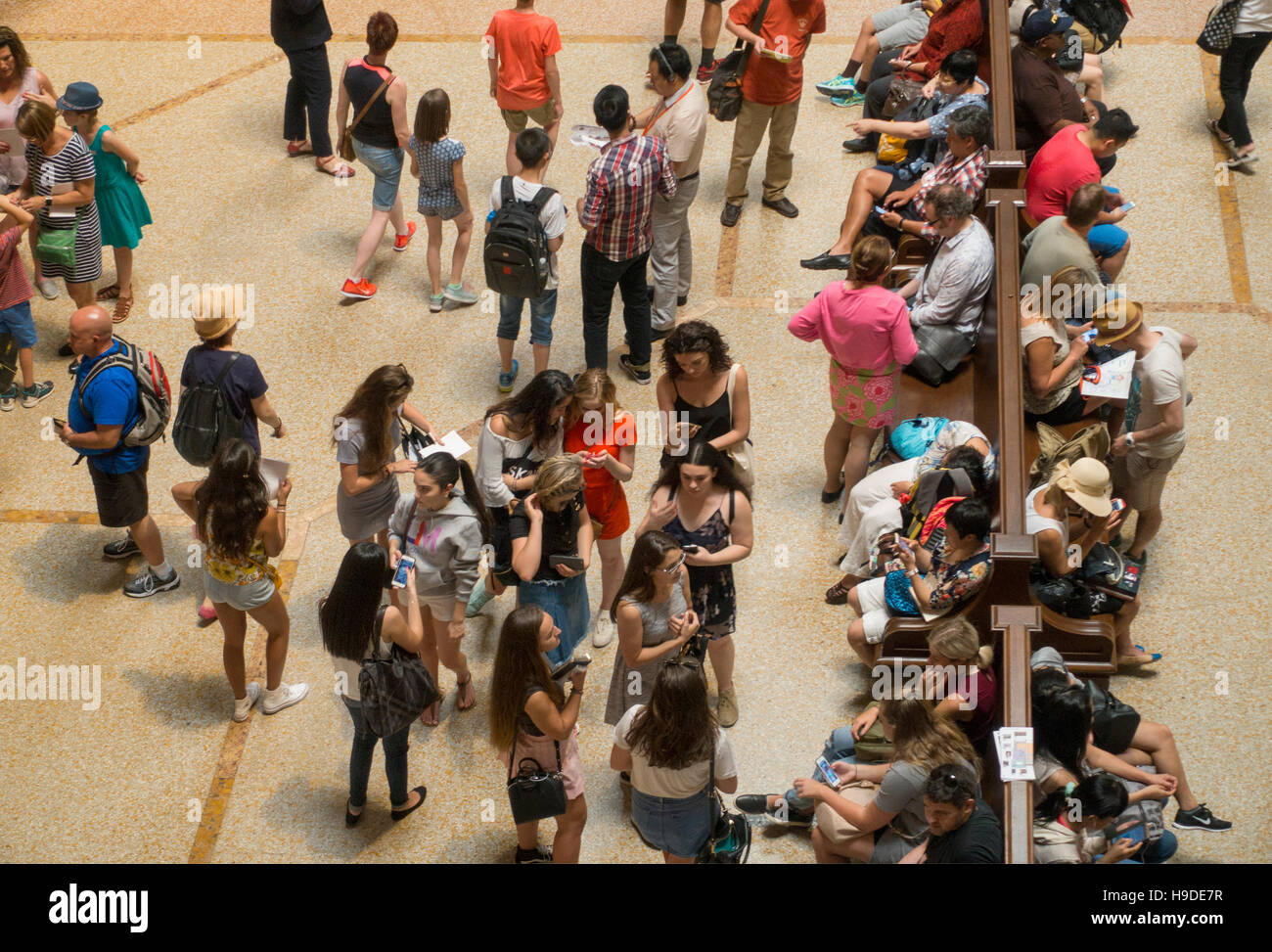 Entrance lobby metropolitan museum art hi-res stock photography and ...