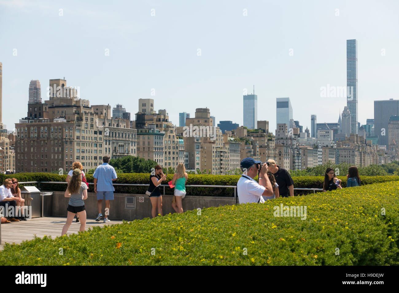 New york metropolitan museum rooftop hi-res stock photography and ...
