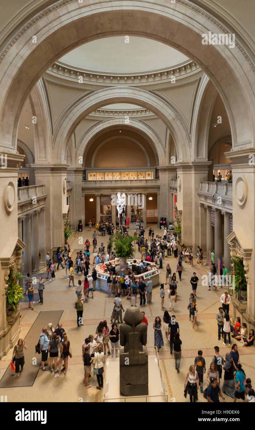 Metropolitan museum new york lobby hi-res stock photography and images ...