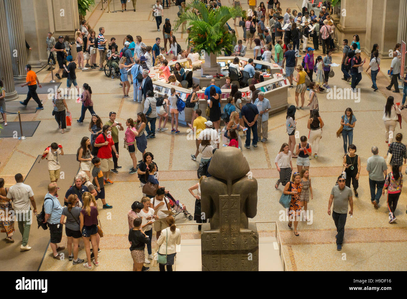 Entrance lobby metropolitan museum art hi-res stock photography and ...