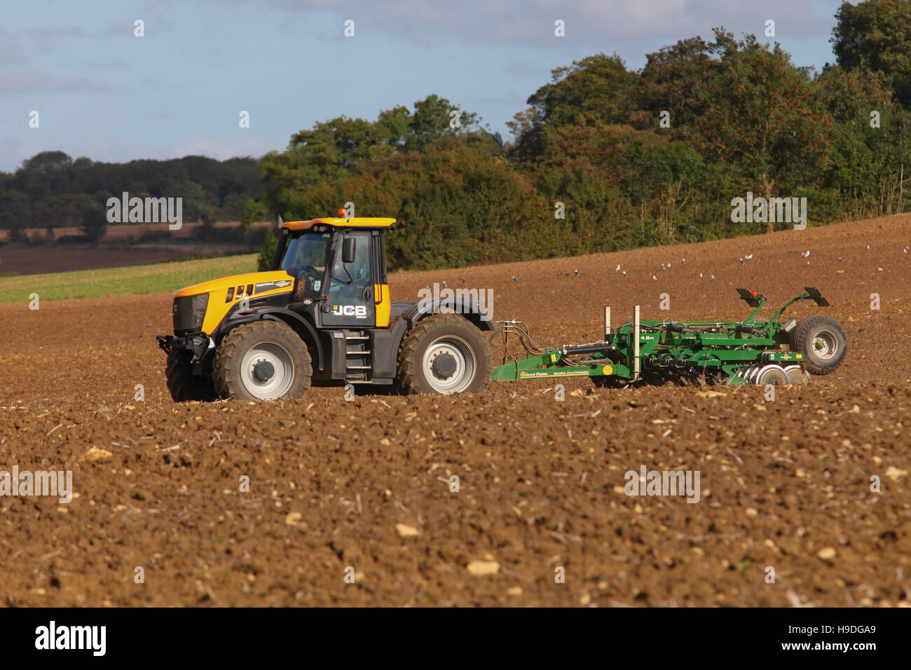 JCB Fastrack, 3000 Series, tractor, crop field, harrow, preparation ...