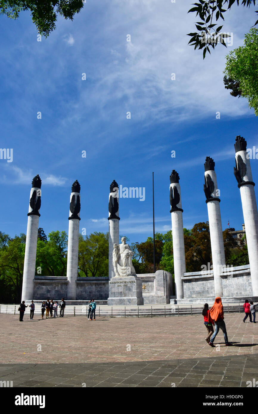 Ninos Heroes (Heroic Cadets Memorial) monument in Chapultepec Park ...